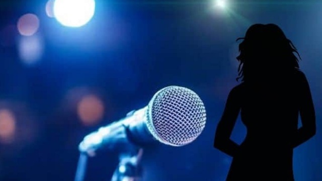 Πασίγνωστη Ελληνίδα τραγουδίστρια αποκαλύπτει: Έκανα πλαστικές, δεν έχω ...