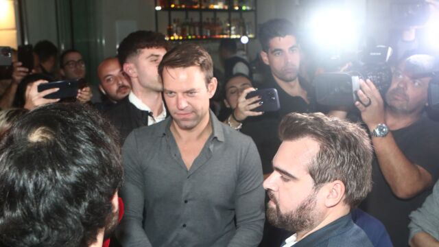 Στέφανος Κασσελάκης: Χαλαρό καφεδάκι με νέους και νέες στη Θεσσαλονίκη ...