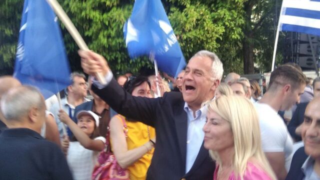 Ευρωεκλογές 2024: Ο Μάκης Βορίδης με τη σύζυγό του στην κεντρική ομιλία ...