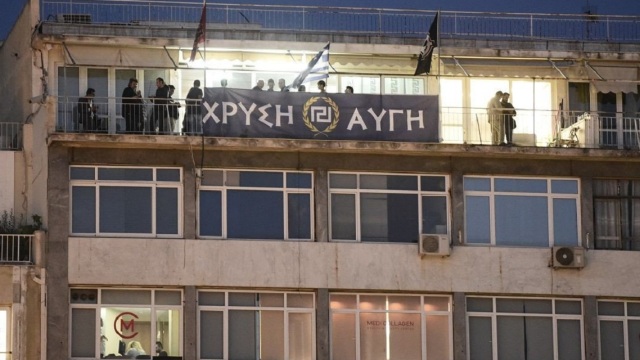 «'Εξωση» για την Χρυσή Αυγή από τα γραφεία της στον Πειραιά