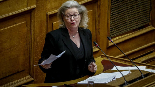Η Ελένη Ζαρούλια κάλεσε την Αστυνομία