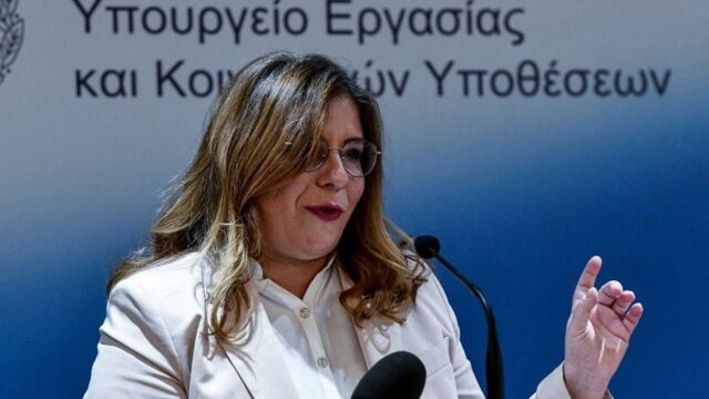 Μαρία Συρεγγέλα στα Παραπολιτικά 90,1: Η βία που αφορά και τις γυναίκες ...