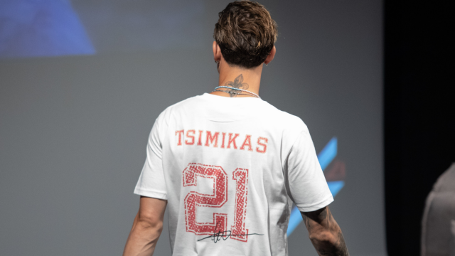 Ο Κώστας Τσιμίκας παρουσίασε την πρώτη επίσημη merchandise συλλογή του