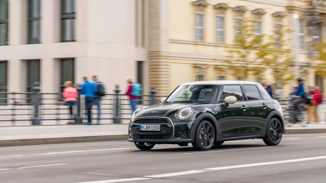 Διαβάστε στο motorone.gr: Το νέο MINI hatchback ανταγωνιστής του VW Golf