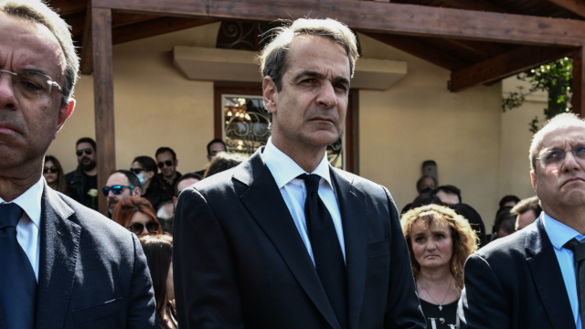 Στην κηδεία του μηχανοδηγoύ της εμπορικής αμαξοστοιχίας στα Τέμπη αυτήν ...