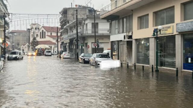 Κακοκαιρία: Σε μια απέραντη λίμνη μετατράπηκε η Αριδαία - Κλειστά τα ...