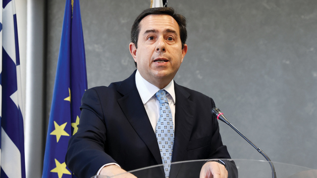 Μηταράκης: Υπέγραψε τη δημιουργία έφιππου τμήματος στην αστυνομία - Θα ...