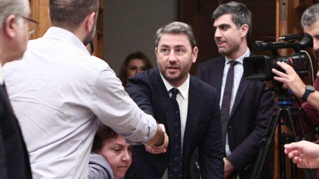 ΠΑΣΟΚ - Εξέλιξη έκπληξη: Δίαυλοι επικοινωνίας με τους αποχωρήσαντες του ...