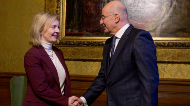 Λιζ Τρας: Όταν η νέα πρωθυπουργός της Βρετανίας είχε ταγκάρει στο ...