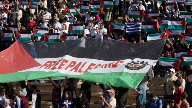 Αυθεντικός Μαραθώνιος Αθήνας 2023: Το ΠΑΜΕ «γέμισε» παλαιστινιακές ...