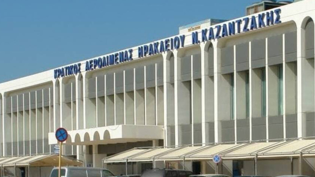 Ηράκλειο: Ρατσιστικό επεισόδιο σε αεροσκάφος στο αεροδρόμιο ''Νίκος ...