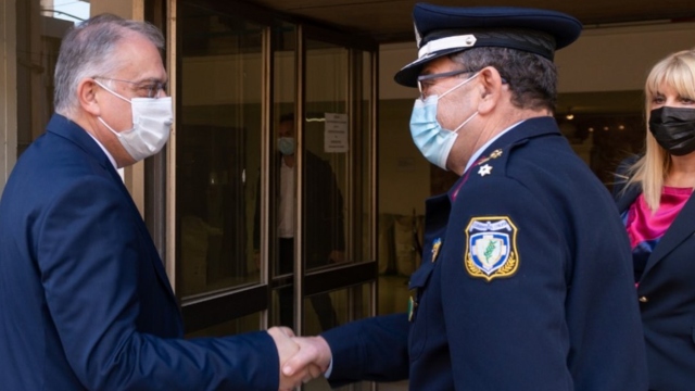 Τους αστυνομικούς των ΜΑΤ επισκέφθηκε ο Τάκης Θεοδωρικάκος – «Όλοι ...