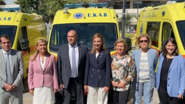 Δωρεά 20 εξοπλισμένων ασθενοφόρων στο ΕΚΑΒ από την Ένωση Ελλήνων Εφοπλιστών