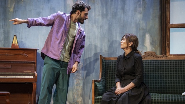 «Το Χελιδόνι», με την Κατερίνα Διδασκάλου και τον Δημήτρη Τσίκλη, στο ...