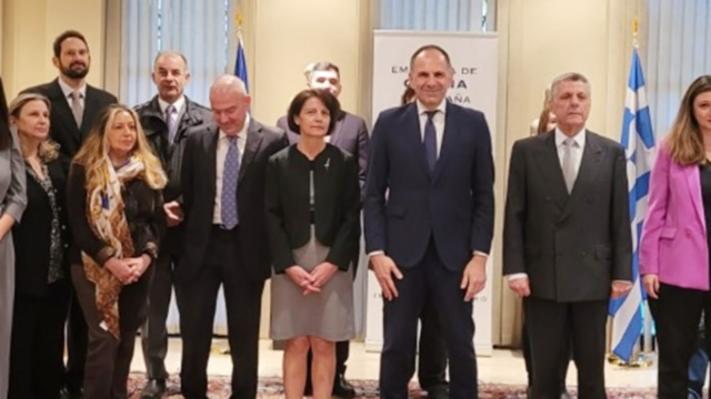 Επίσκεψη Γεραπετρίτη στην ελληνική πρεσβεία της Μαδρίτης