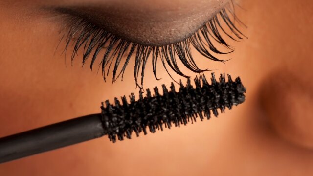 Μάσκαρα: 3+1 προϊόντα που σου χαρίζουν τον απόλυτο όγκο