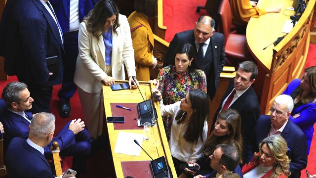 Οι γκρίνιες για την αποχή από την ψήφιση του νοµοσχεδίου για τα οµόφυλα ...