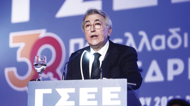 Η θλιβερή εξαίρεση της ΓΣΕΕ, τα κολακευτικά λόγια του Τσίπρα για την ...