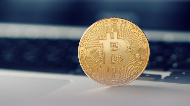 ΗΠΑ: Ο "αέρας" του Τραμπ απογειώνει το Bitcon - "Σπάει" για πρώτη φορά ...