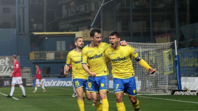 Παναιτωλικός - Πανσερραϊκός 3-0: Νικηφόρο ξεκίνημα στα playouts με ...