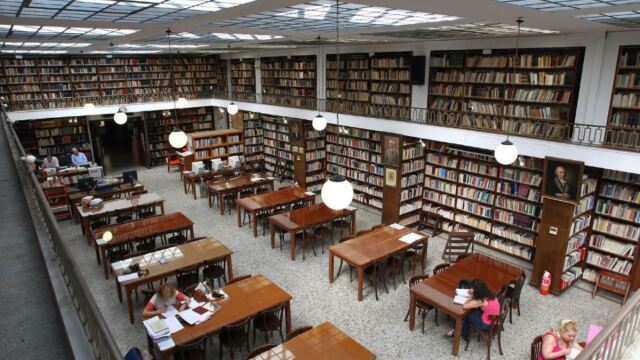 Ανοίγει ξανά τις πύλες της στο κοινό η Κεντρική Δημοτική Βιβλιοθήκη Πειραιά