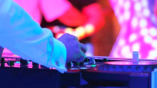 Ένοχος ο DJ για τον ξυλοδαρμό του μοντέλου – Καταδικάστηκε σε 3 χρόνια ...