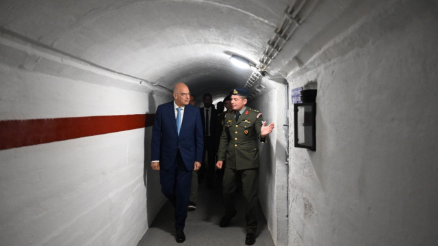 Δένδιας: Έδωσε το παρών στην επιμνημόσυνη δέηση για τη μάχη του Ρούπελ