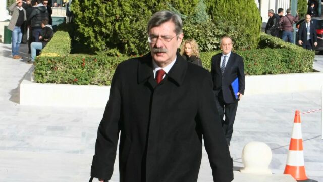 Ο Χρύσανθος Λαζαρίδης, τα... μεταφυσικά φαινόμενα και η δυσαρέσκεια των ...