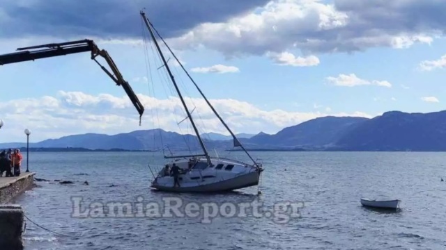 Φθιώτιδα: Ο δυνατός άνεμος αναποδογύρισε σκάφη - Με γερανό η μεταφορά ...