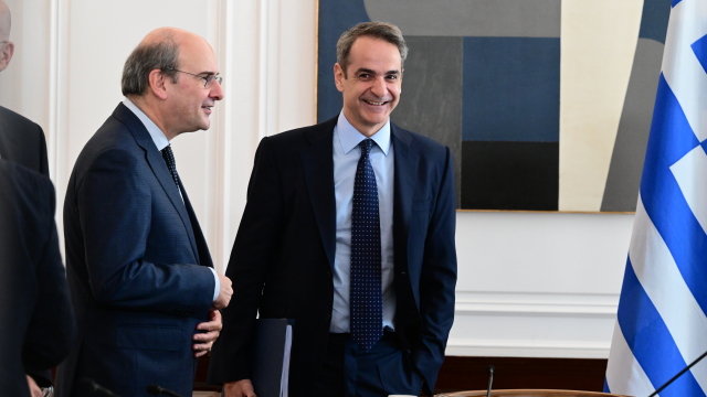 Υπουργείο Οικονομικών: Νέο πακέτο μέτρων για ελαφρύνσεις στη μεσαία ...