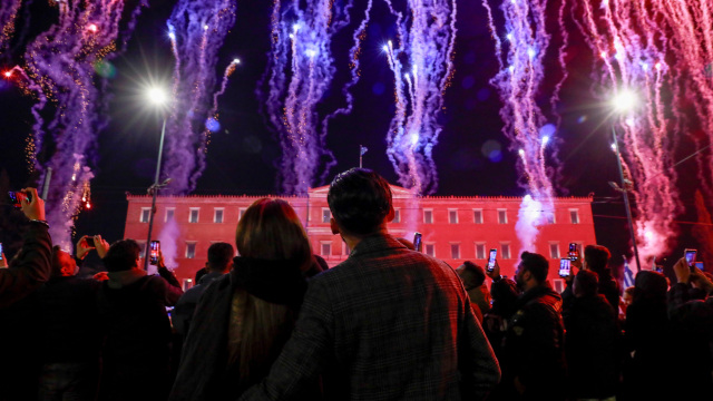 Πρωτοχρονιά: Με αθόρυβα πυροτεχνήματα υποδέχθηκε το 2025 η Αθήνα ...
