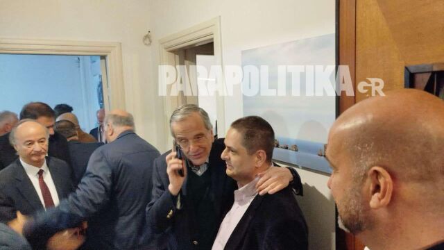 Αντώνης Σαμαράς: Πλήθος φίλων του στο γραφείο του για να του ευχηθούν ...