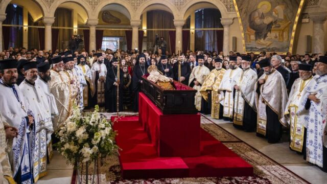 Αρχιεπίσκοπος Αναστάσιος: Ο πρόεδρος των Μπεκτασήδων κατέθεσε στεφάνι ...