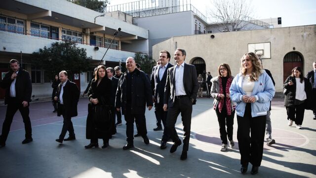 Επίσκεψη Μητσοτάκη στο 8ο Δημοτικό Σχολείο Νέας Φιλαδέλφειας - "350 ...