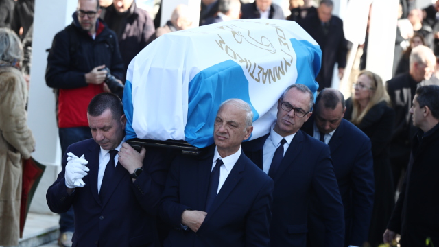 Γιώργος Ρουμπάνης: Πλήθος κόσμου στο τελευταίο "αντίο"
