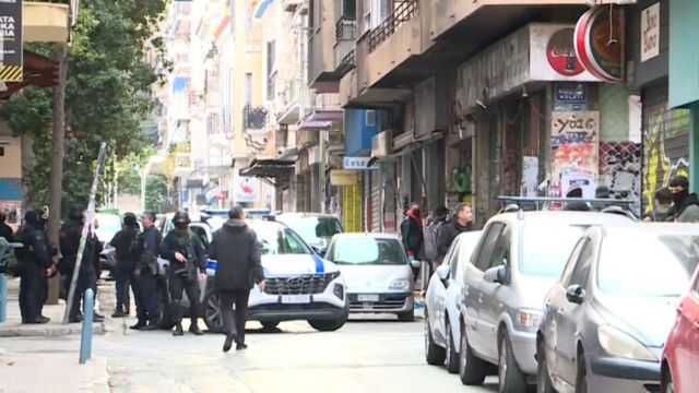 Εξάρχεια: Έφοδος της Αστυνομίας σε υπό κατάληψη κτίριο