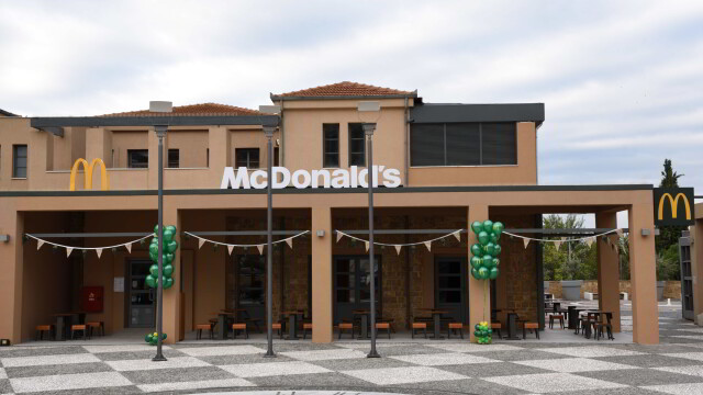 Αγκαζέ με τον τουρισμό η πορεία των McDonald’s στην Ελλάδα