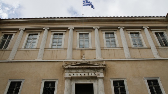 ΣτΕ: Δίκη για την επαναφορά του 13ου και 14ου μισθού στους δημοσίους ...