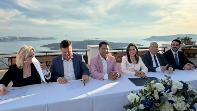 Στη Σαντορίνη η υπουργός Τουρισμού για το 6ο Περιφερειακό Συνέδριο της ΠΟΞ