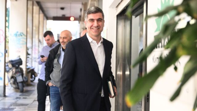 ΠΑΣΟΚ: Τα μαθήματα Ιστορίας του Θανάση Γλαβίνα