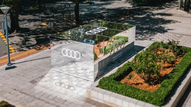 Audi: Τι είναι αυτοί οι καθρέφτες που "προσγειώνονται" στην πόλη;