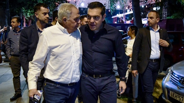 Γιατί ο Αλέξης Τσίπρας αναλαμβάνει τον επικήδειο του Αλέκου Φλαμπουράρη ...