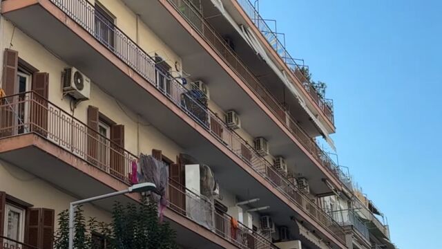 Σοκ στη Θεσσαλονίκη: Νεκρή 48χρονη που έπεσε στο κενό από μπαλκόνι 3ου ...