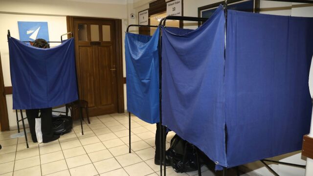 Δημοσκόπηση RealPolls: Μεγάλο προβάδισμα της ΝΔ, ντέρμπι ΠΑΣΟΚ με ...