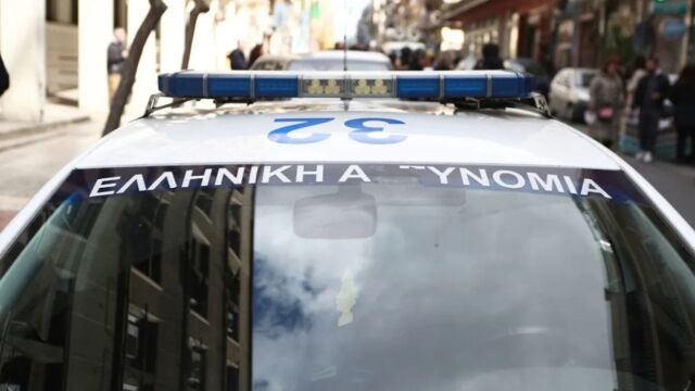 Λαμία: Ανήλικος "τρύπωσε" σε περίπτερο και έκλεψε τσάντα με χρήματα ...