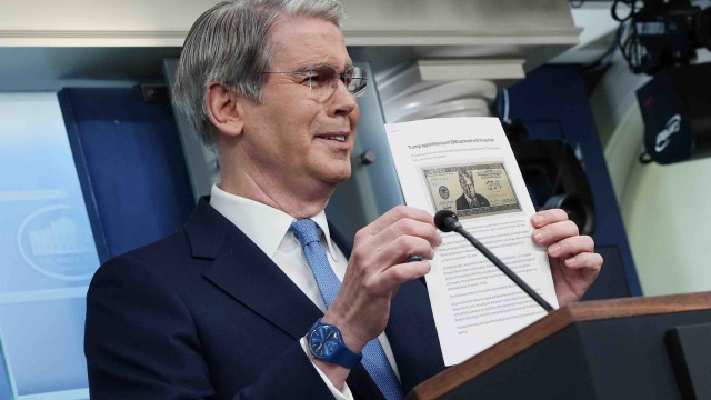 ΗΠΑ: Ο Ντόναλντ Τραμπ θέλει να κόψει χαρτονόμισμα των 250 δολαρίων με ...