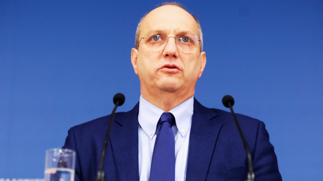 Γιάννης Οικονόμου: Ξεκίνησε η παράδοση των πρώτων από τους 36.000 ...