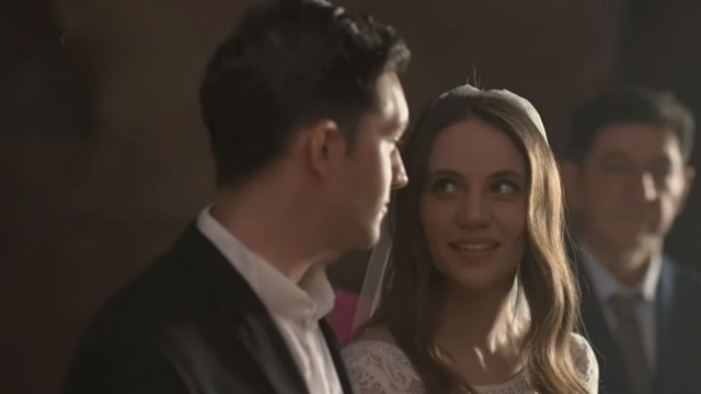 Μαύρο Ρόδο: Ο έρωτας κέρδισε στο τέλος και η Ελισάβετ πέταξε το ράσο ...