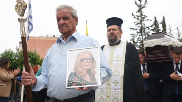 Άννα Παναγιωτοπούλου: Σε κλίμα βαθιάς συγκίνησης το "τελευταίο αντίο ...
