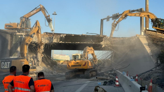 Ισθμός: Κατεδαφίζεται η γέφυρα που υπέστη σοβαρές ζημιές μετά τη φωτιά ...